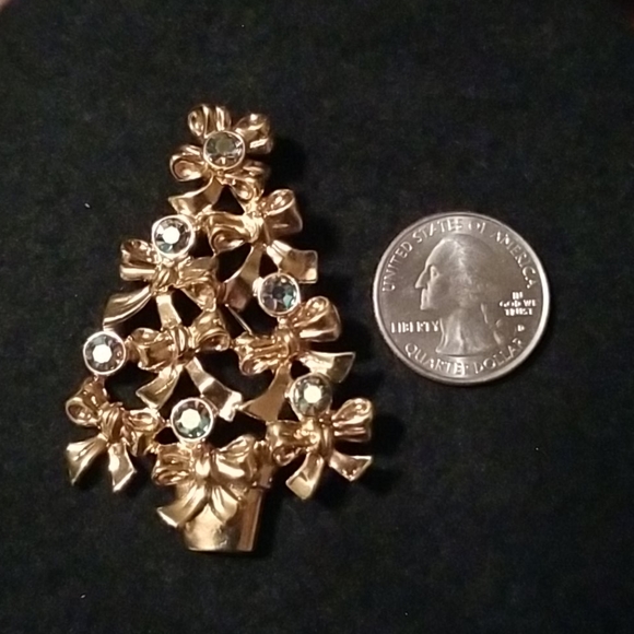 Avon | Jewelry | Vintage Avon Christmas Tree Brooch Wrhinestones | Poshmark